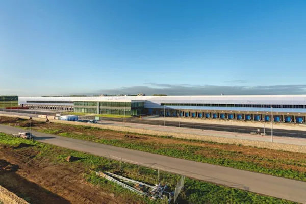 GLP verhuurt 52.000 M2 warehouse aan Dayes