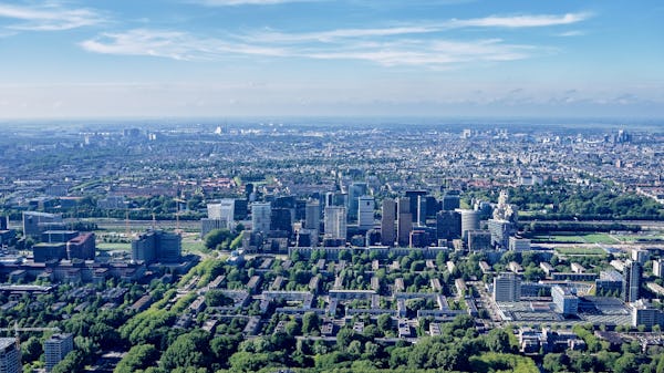 Amsterdam gaat veel kantoorplannen schrappen: 'Investeerders afwachtend'
